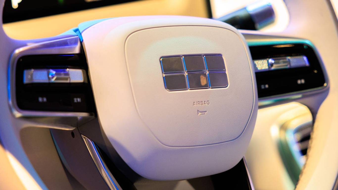 Geely стартует в Италии: электрокар EX5 и гибрид Starray EM-i с запасом ...