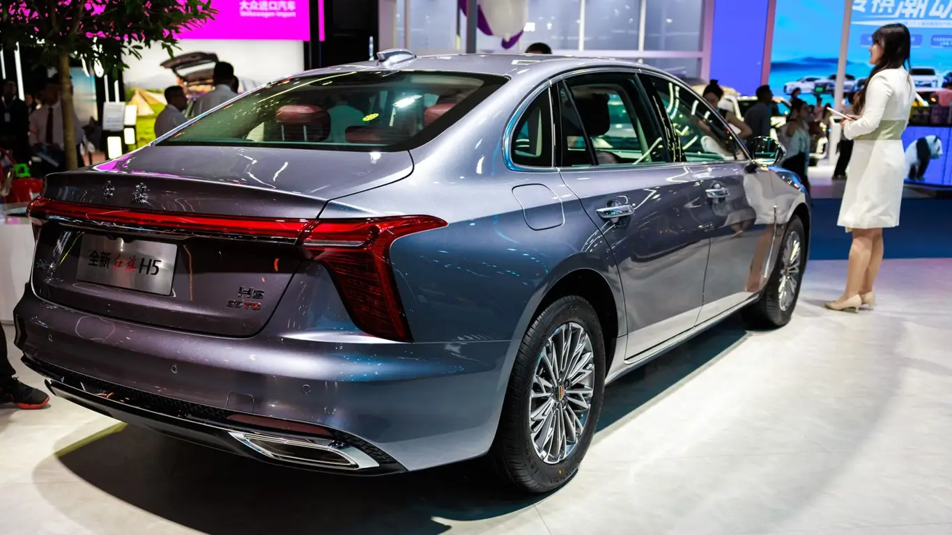 Hongqi H5 PHEV: элегантный подключаемый гибрид скоро в продаже