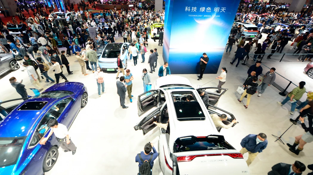 В Китае дебютировал 1180-сильный электрический автомобиль YangWang U6