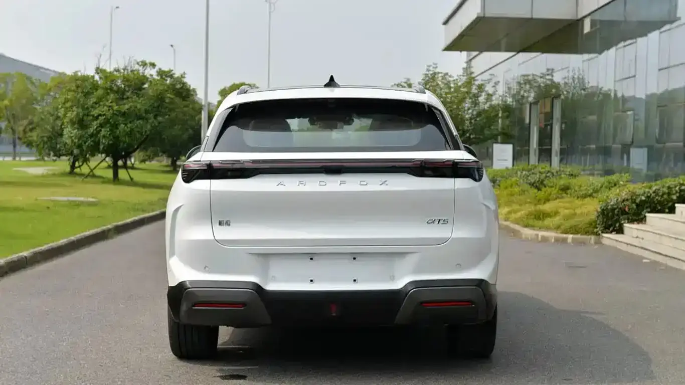 Китайский Tesla Model Y теперь с запасом хода на длинные поездки