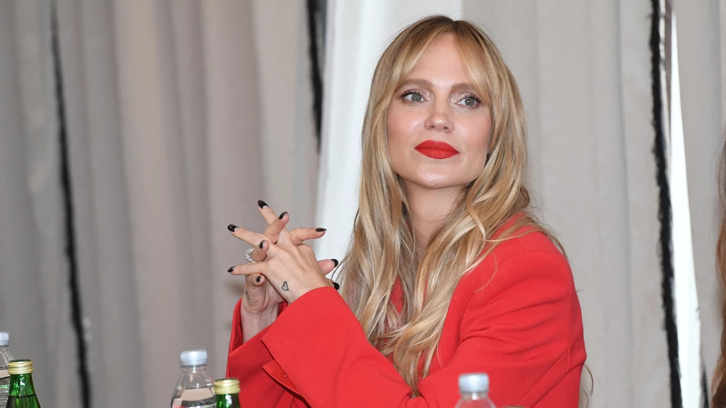 Певица Наталья Чистякова-Ионова подверглась критике за откровенную ...